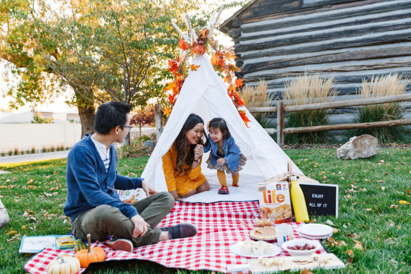 A Little Fall Family Picnic (And A How To)! | SandyALaMode